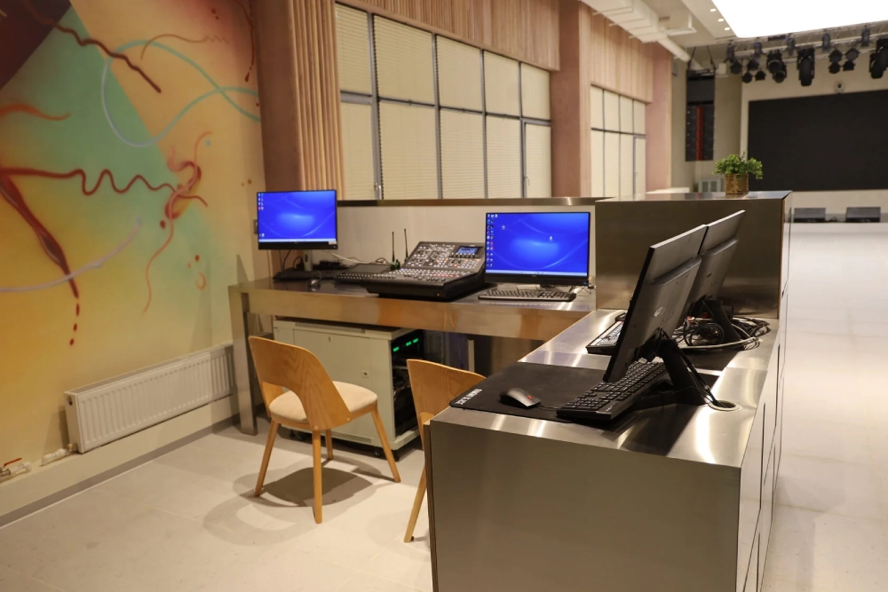 Hi-Tech Media поставила оборудование для проекта АРТ-РЕЗИДЕНЦИЯ «ПУРМОЛ»